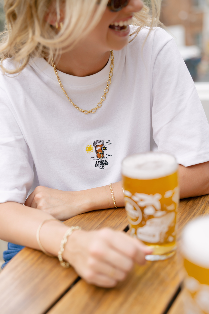 Daisy Pint Tee White – 4 Pines Merch Store
